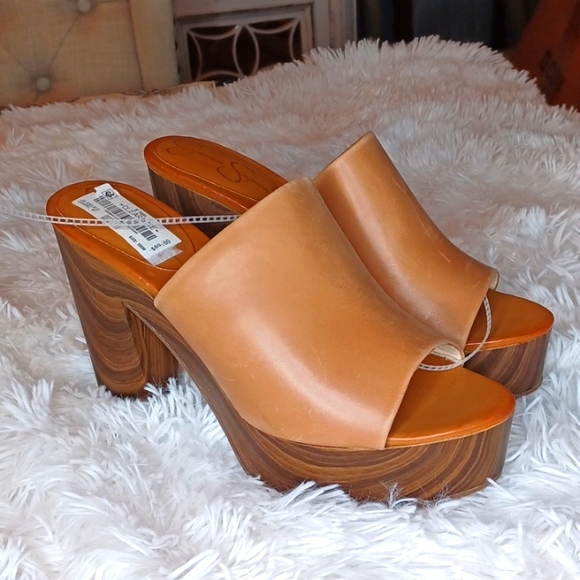 Jessica Simpson | Shoes | Jessica Simpson Shelbie Platform Clogs Tan ...